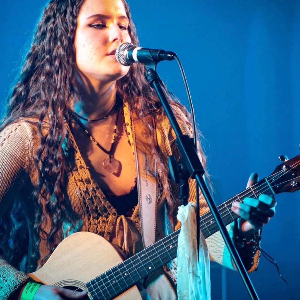 Annie Hayes - Clay (Single) - Reviews - Album of The Year