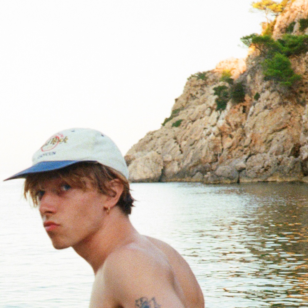 Tao Mon Amour - Plage Coquillage (First Kiss Song) (Single) - Reviews ...